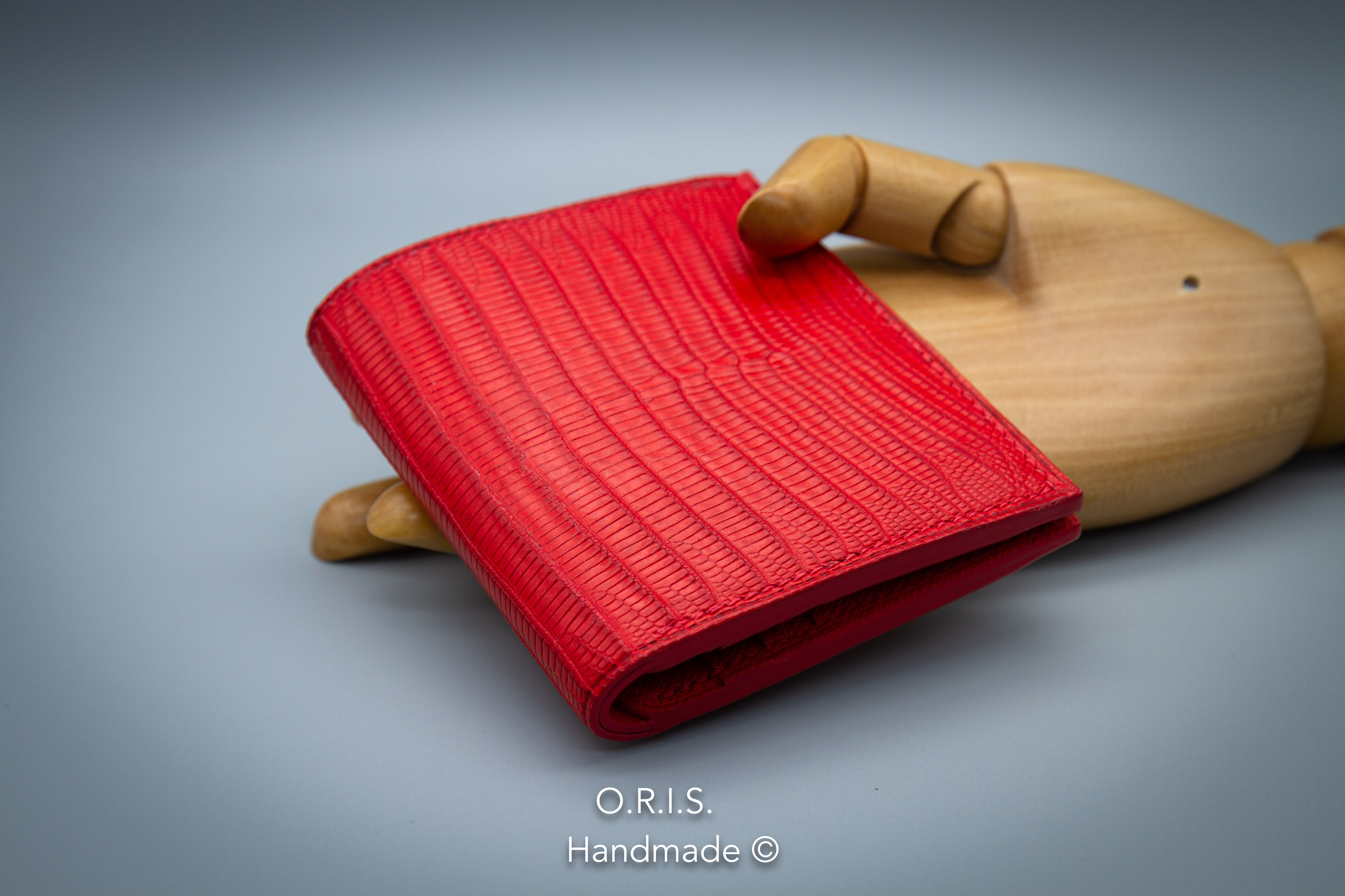 Lizard Leather Wallet: Quality Craftsmanship and Design - O.R.I.S ...